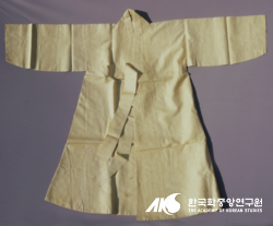 Understanding Hanbok: The Difference Between Durumagi and Dapho